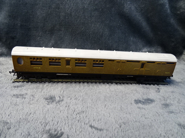 Hornby Triang Teak coach 1870 - USED – HobbyTrax
